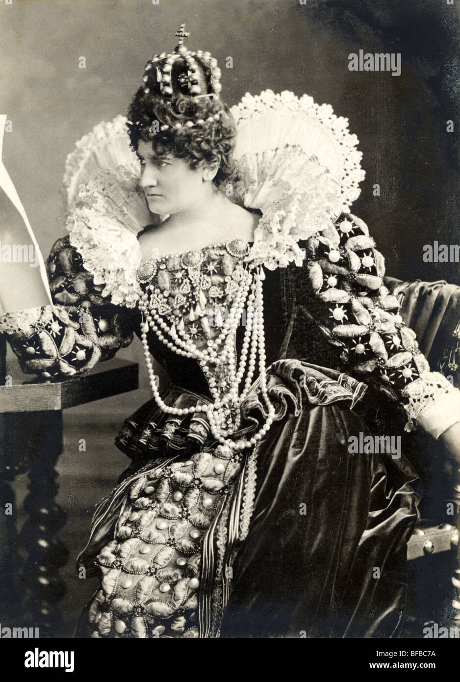 Actress Amanda Lindner as Queen Elizabeth I Stock Photo - Alamy