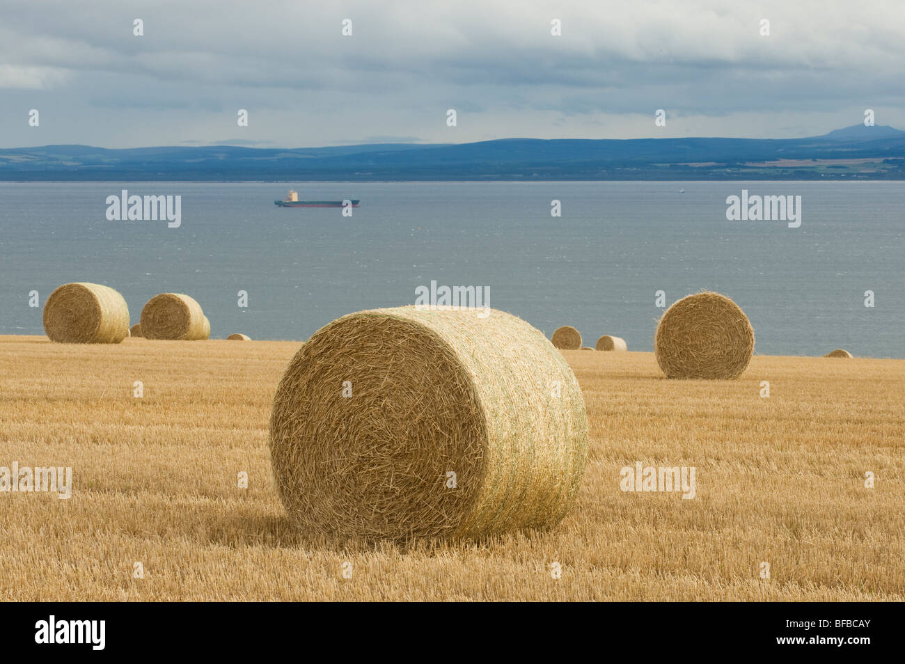 Uk machinery tractor tractors baler baling straw hi-res stock ...