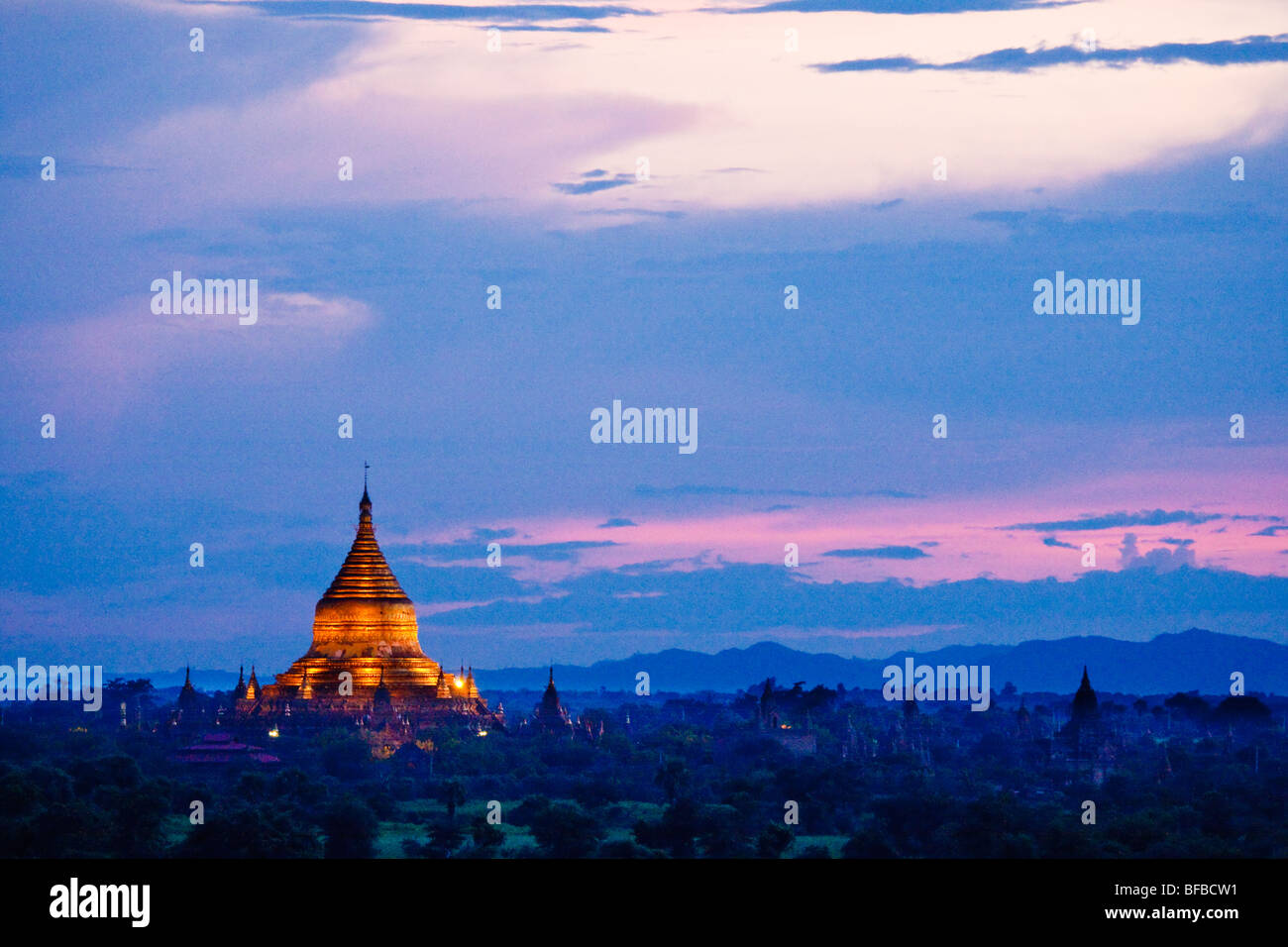 Bagan at dusk night Stock Photo - Alamy
