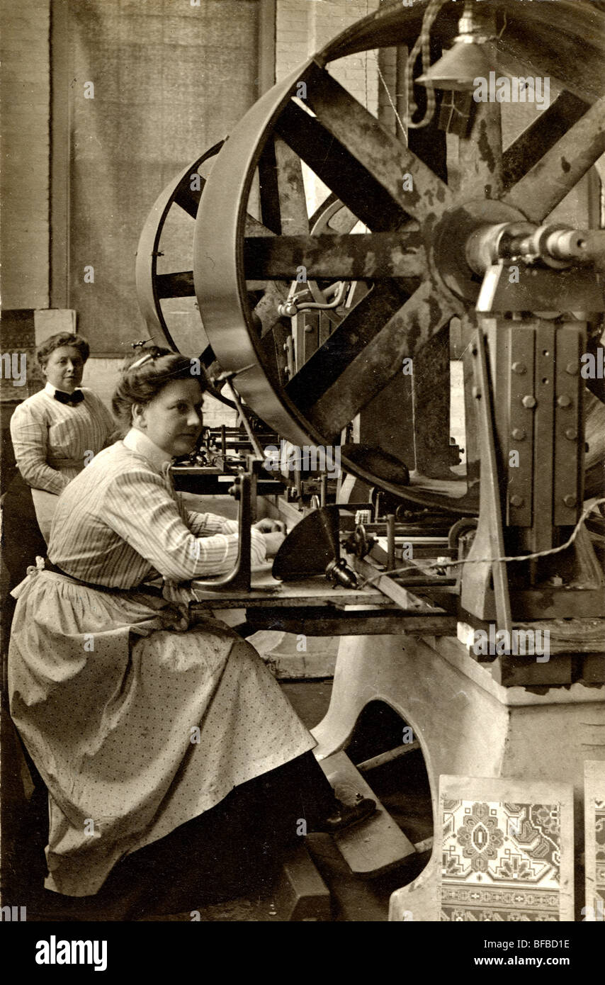 Women factory workers 1900s hi-res stock photography and images - Alamy