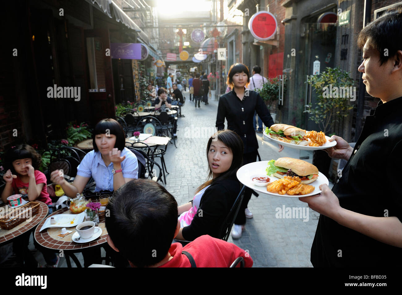 Chinese waiter serves guests at Tianzifang in Taikang Road, Shanghai ...