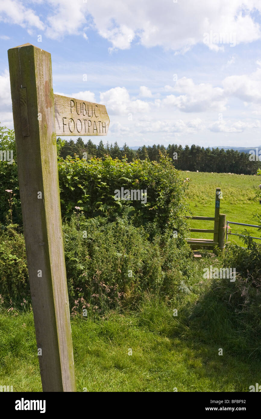 Footpath rural hi-res stock photography and images - Alamy