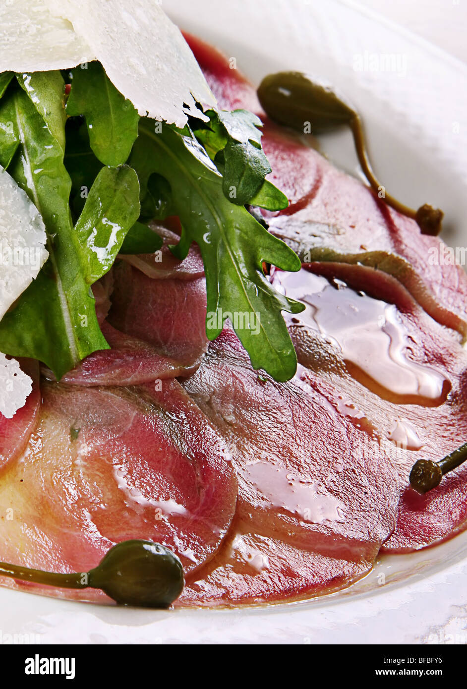 Smoked red meat slice with oil and vegetable Stock Photo - Alamy