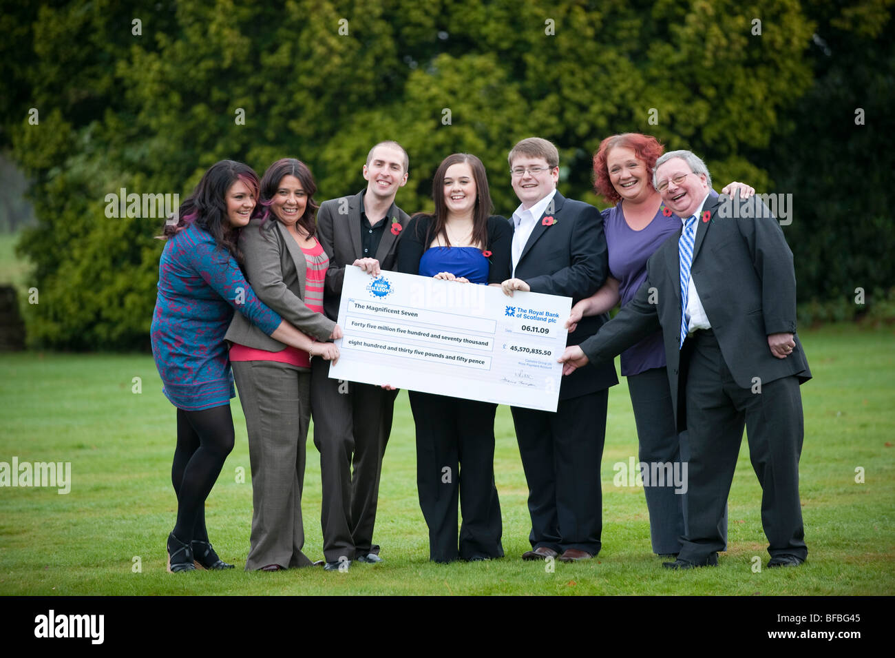 Winners cheque hi-res stock photography and images - Alamy