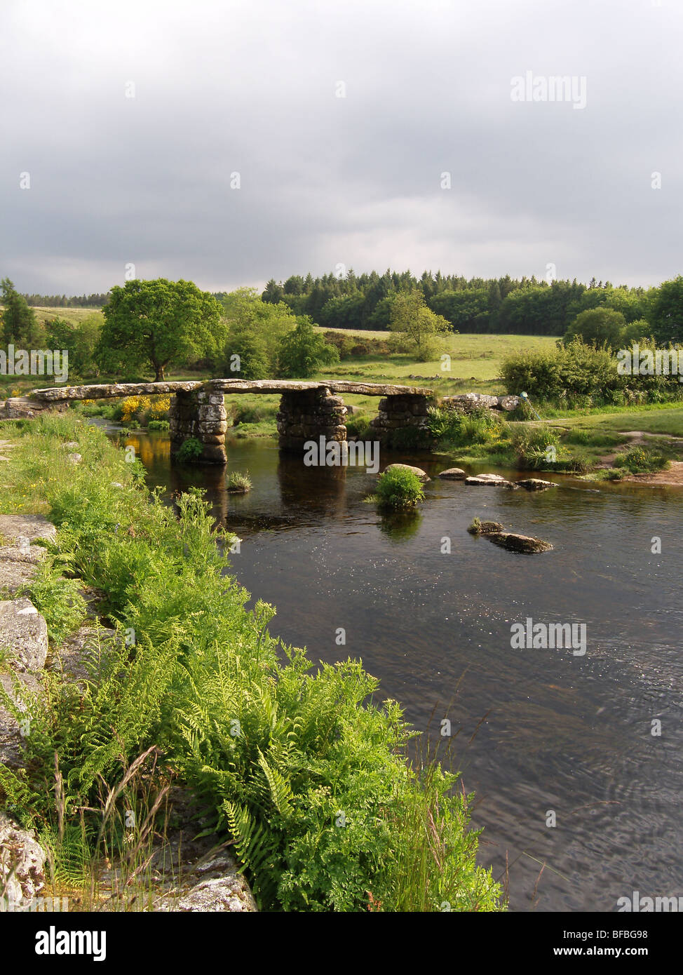 Clapper bridge at Postbridge, Dartmoor Stock Photo - Alamy