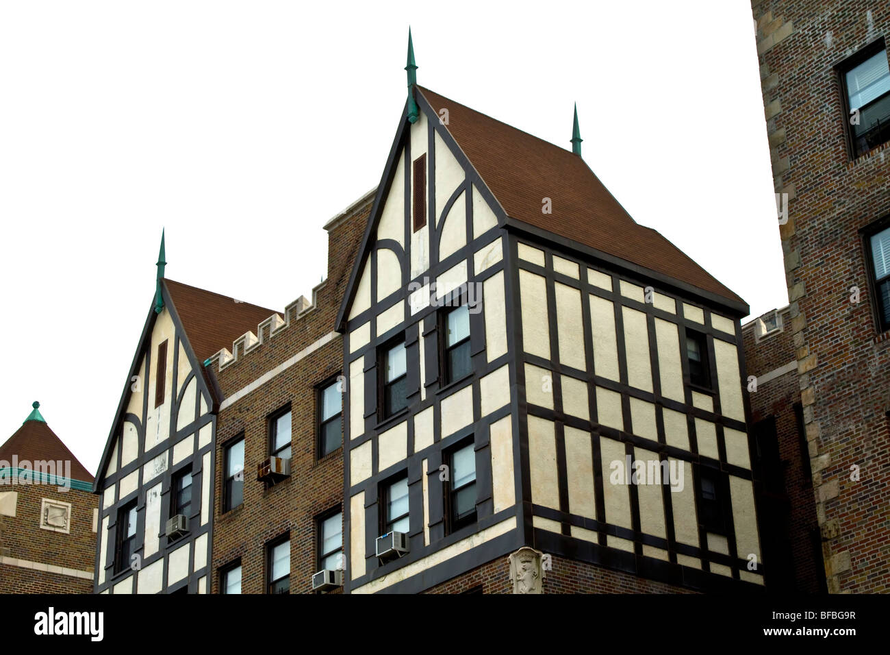 Tudor revival architecture hi-res stock photography and images - Alamy