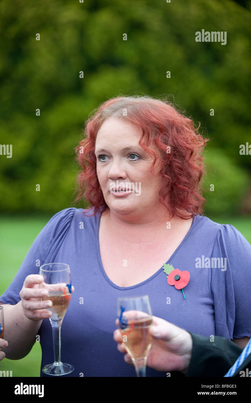 Donna Rhodes Winner of the £ 45 Million EuroMillions National Lottery ...