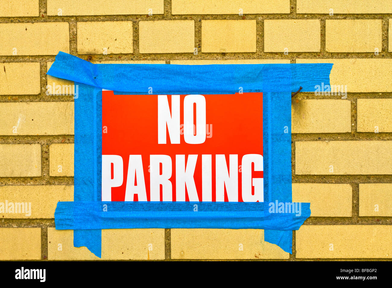 No parking sign taped to the wall Stock Photo - Alamy