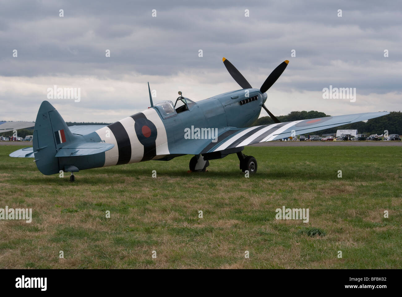 Spitfire side hi-res stock photography and images - Alamy