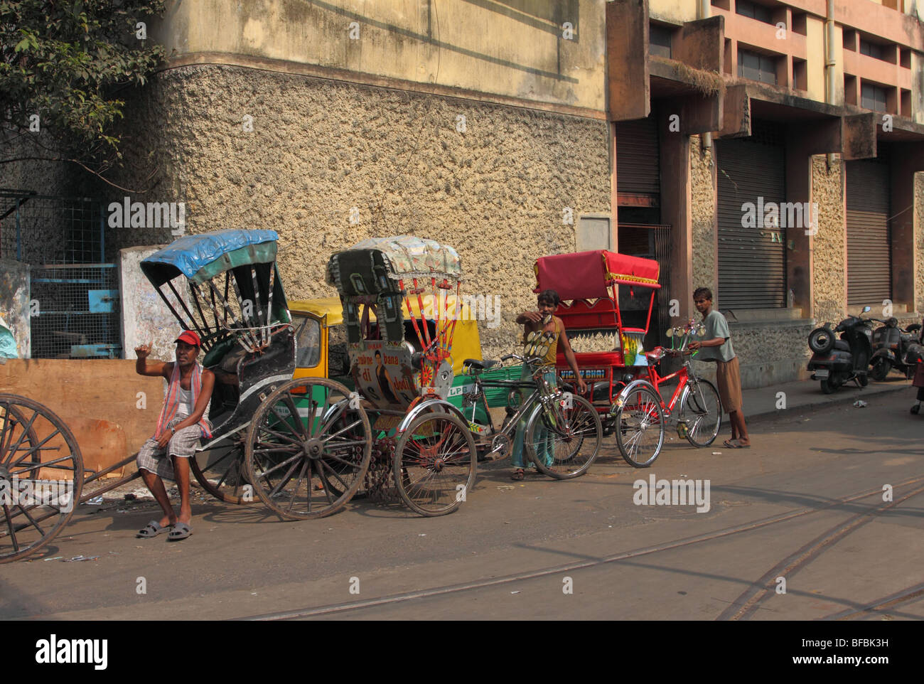 Kolkata rickshaw hi-res stock photography and images - Alamy