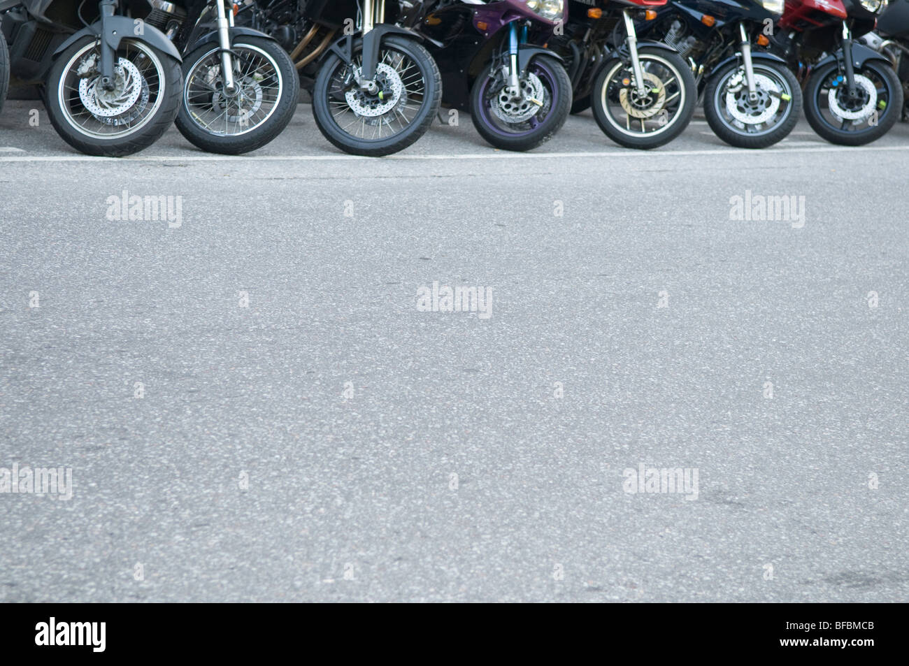Row motorcycles in front hi-res stock photography and images - Alamy