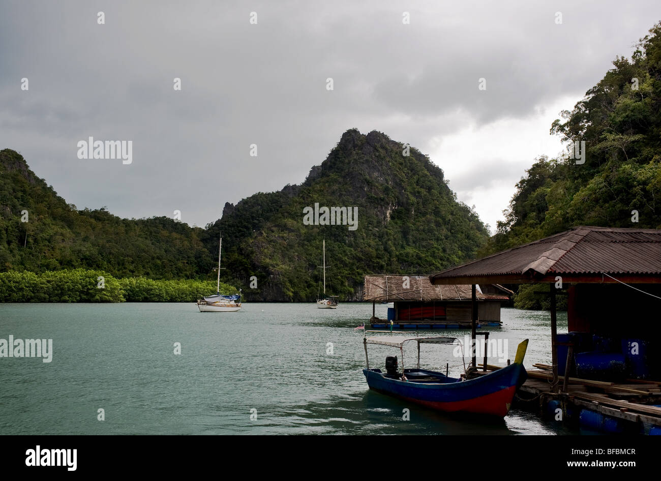 Floating hut hi-res stock photography and images - Alamy