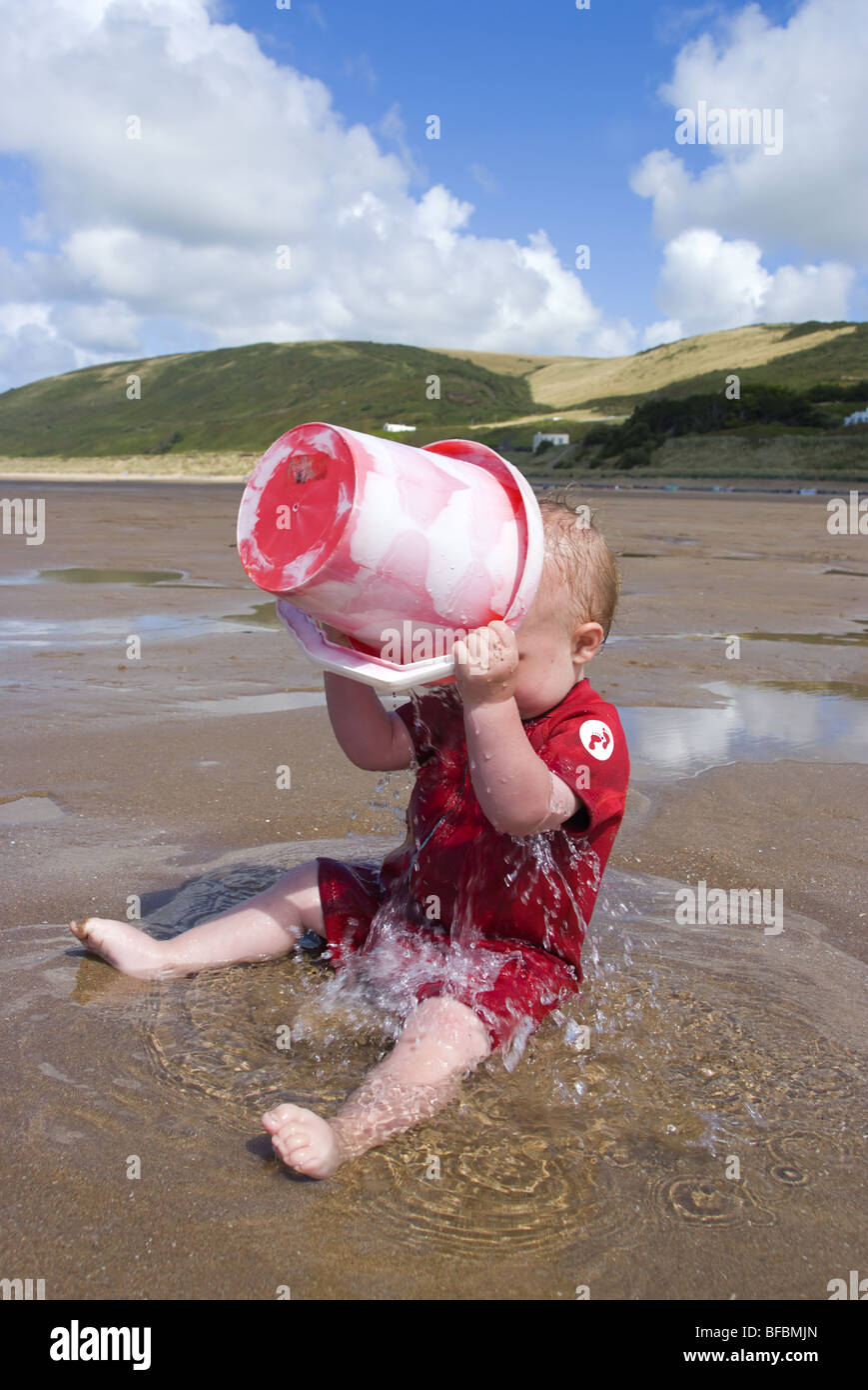 Pouring water bucket hi-res stock photography and images - Alamy