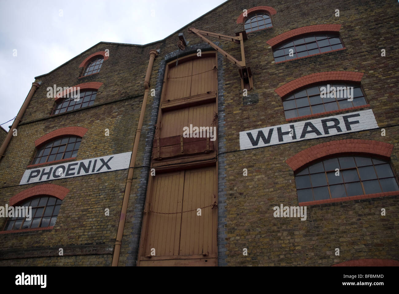 Converted flats high street hi-res stock photography and images - Alamy
