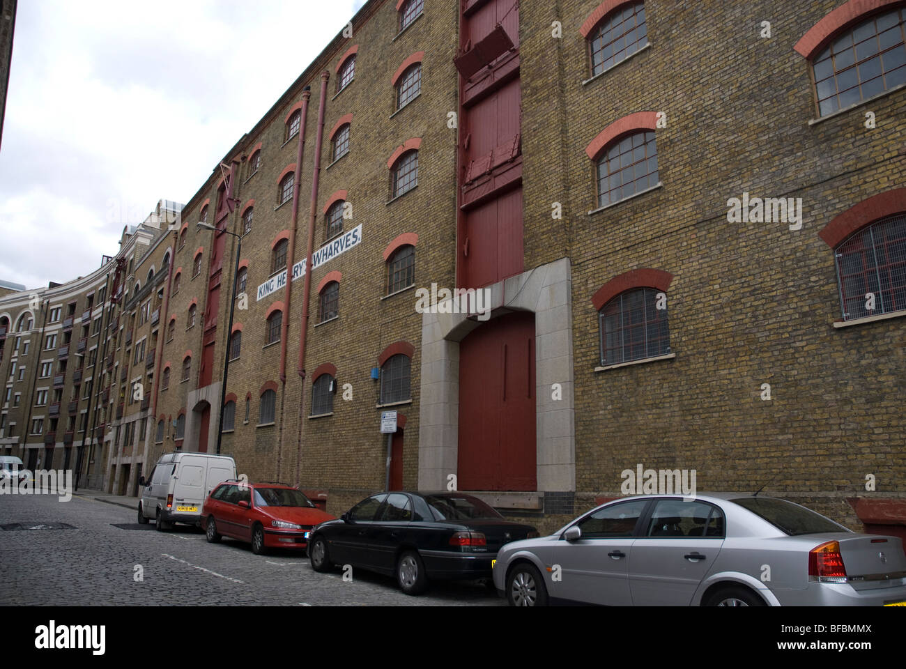 Converted flats high street hi-res stock photography and images - Alamy