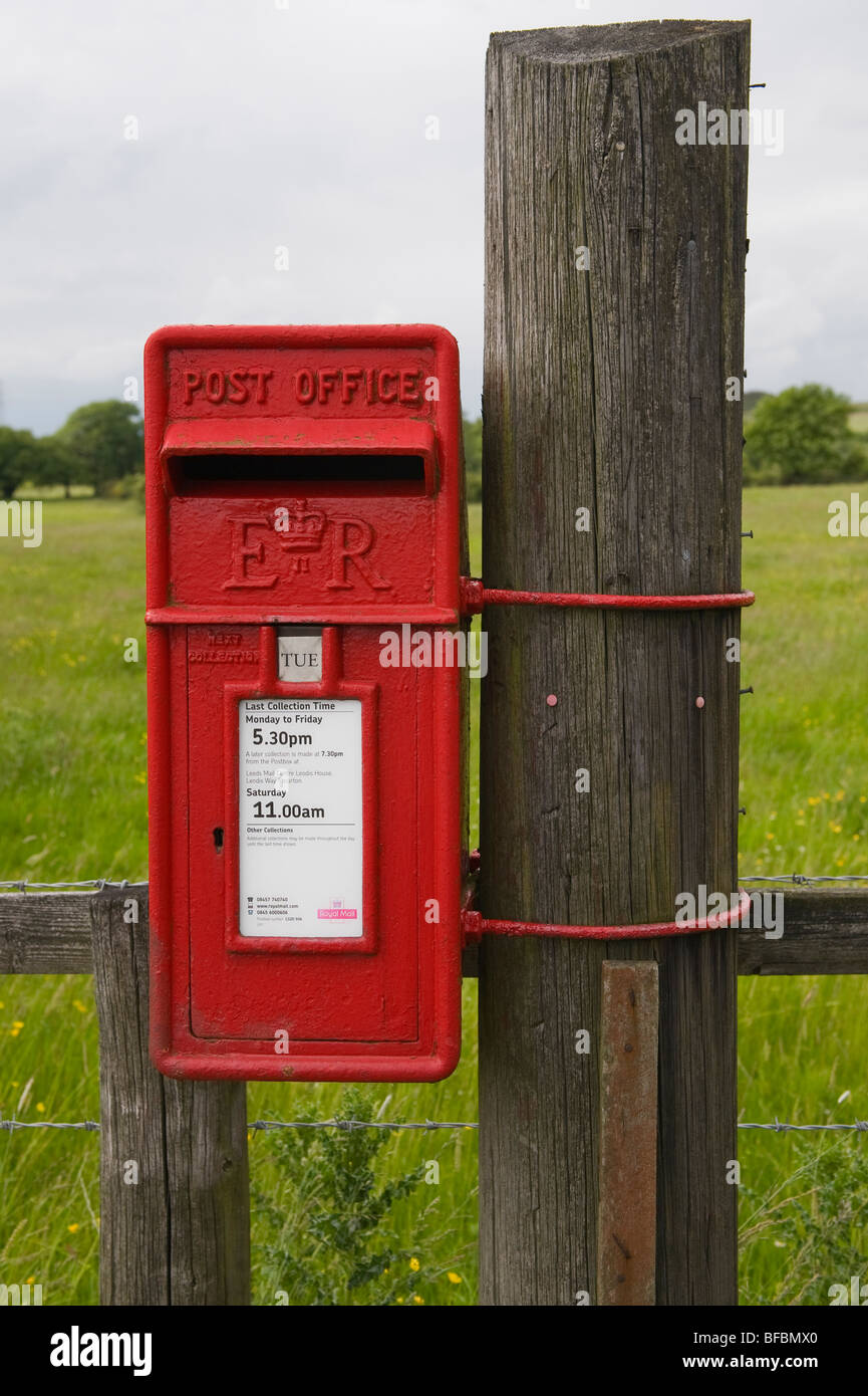 Royal mail post box Stock Photo - Alamy