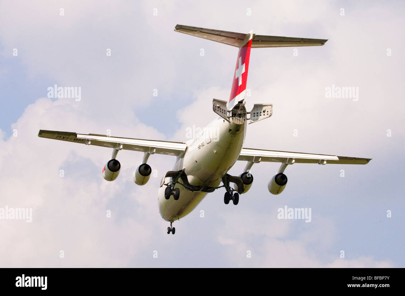 Avro RJ100 operated by Swiss International Air Lines on approach for ...
