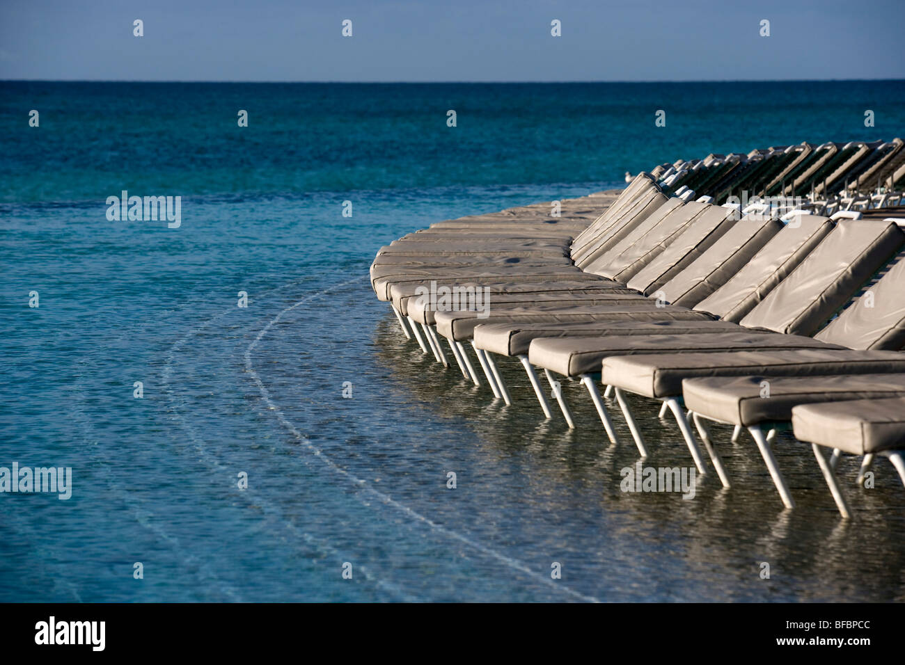 Infinity pool on Grand Bahama Island, The Bahamas Stock Photo - Alamy