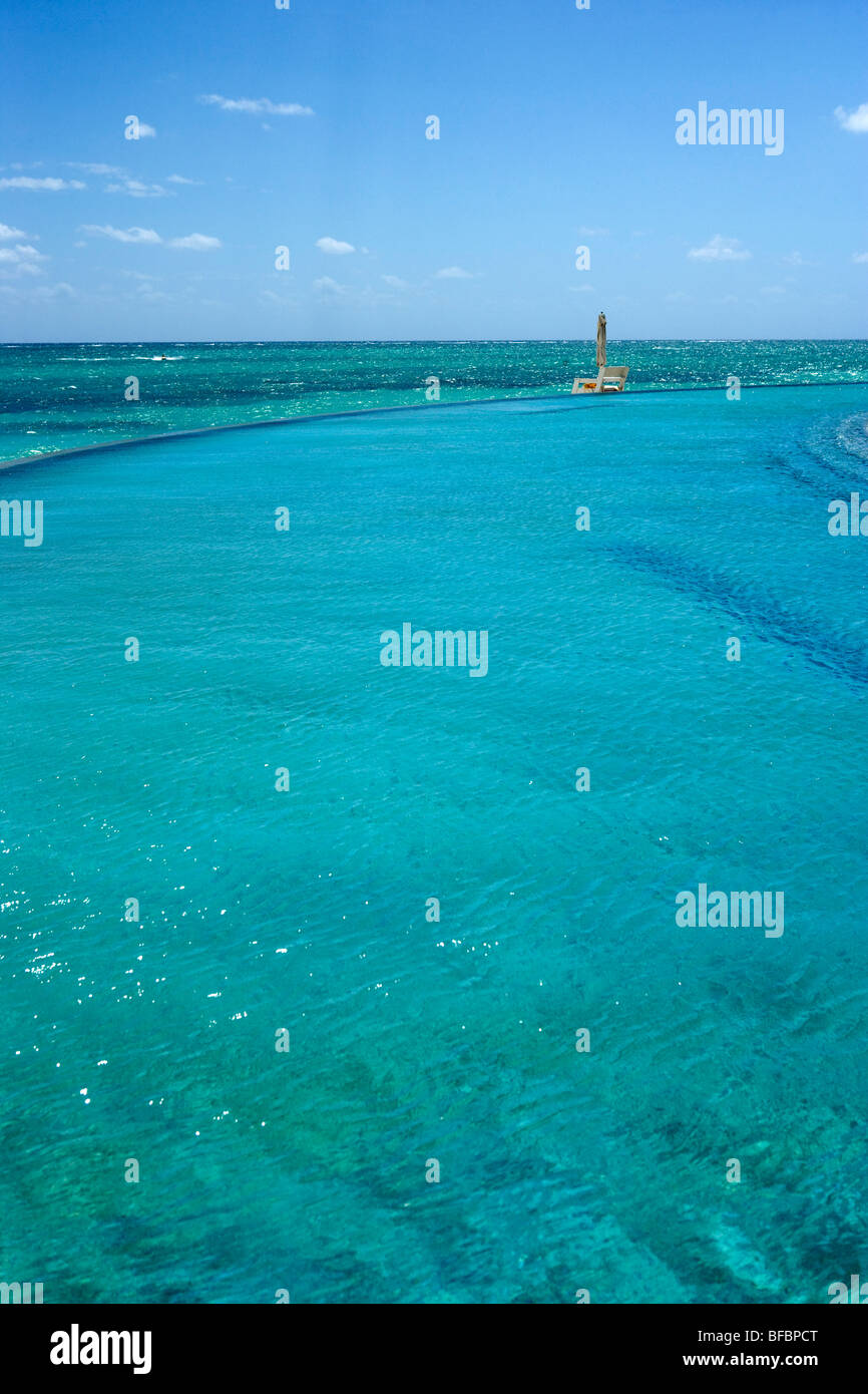 Infinity pool on Grand Bahama Island, The Bahamas Stock Photo - Alamy