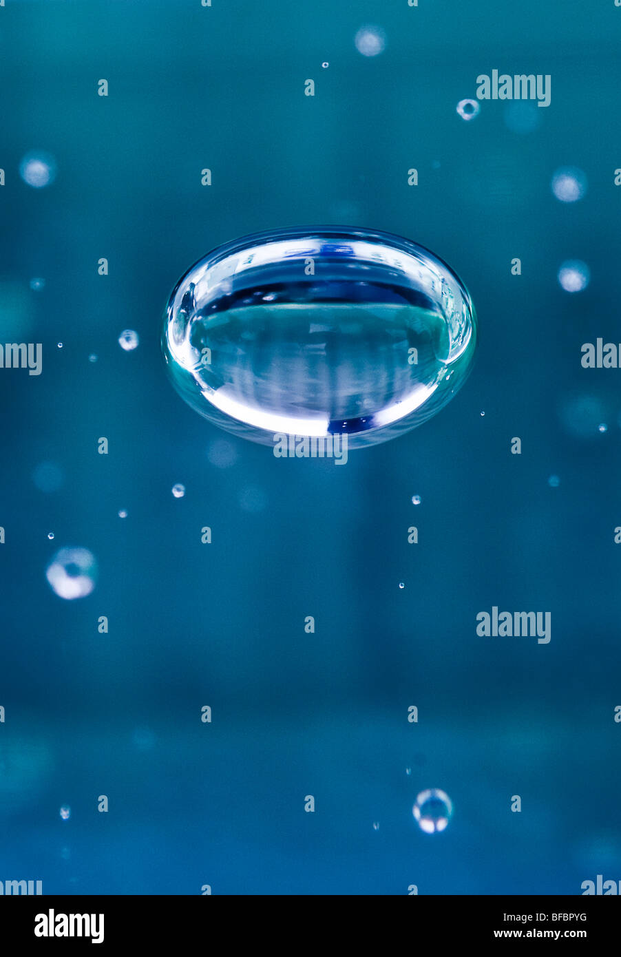 air bubble inside liquid Stock Photo - Alamy