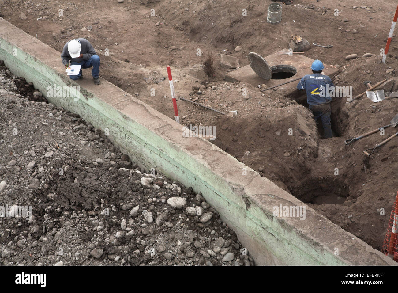 Men working on railway hi-res stock photography and images - Alamy