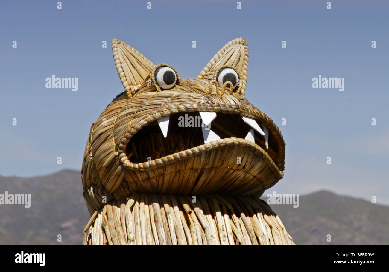 Dragon Head on Reed Boat, Uros Floating Reed Islands, Lake Titicaca ...