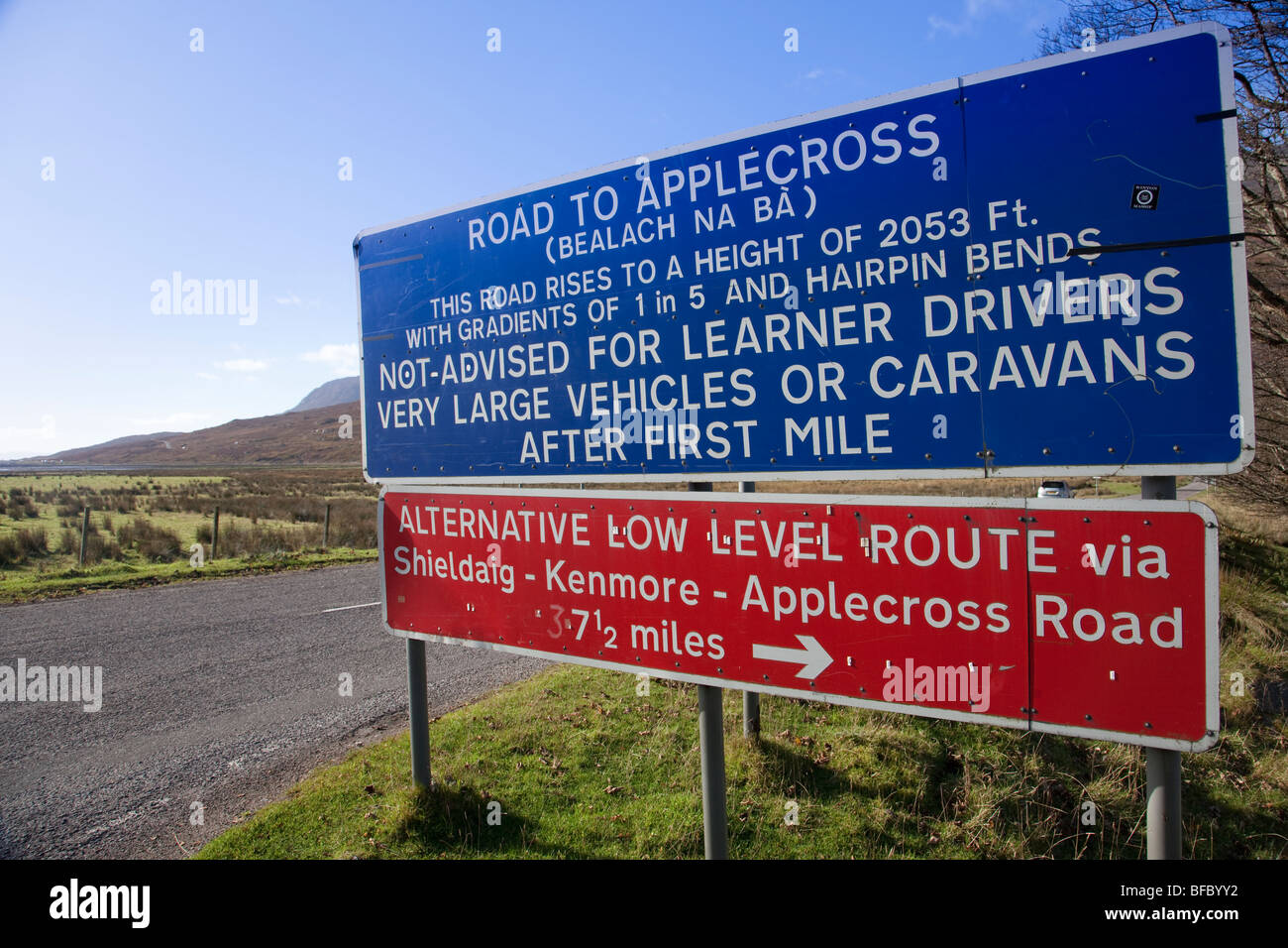 Warning sign for the road to Applecross (Bealach Na Ba Stock Photo - Alamy