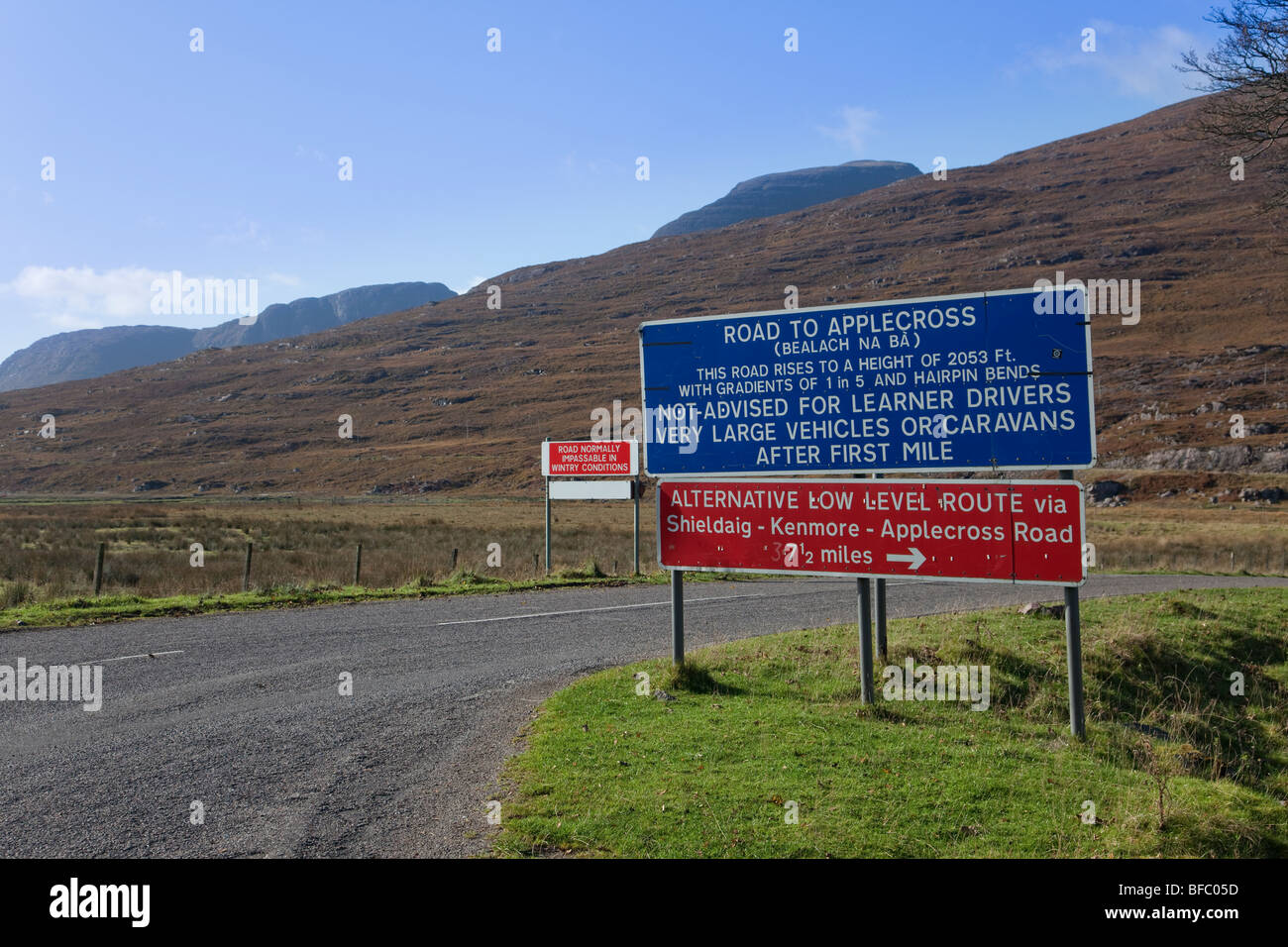 Warning sign for the road to Applecross (Bealach Na Ba Stock Photo - Alamy