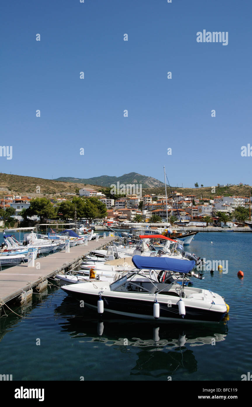 Greek fishing port and seaside holiday resort Neos Marmaros in the ...