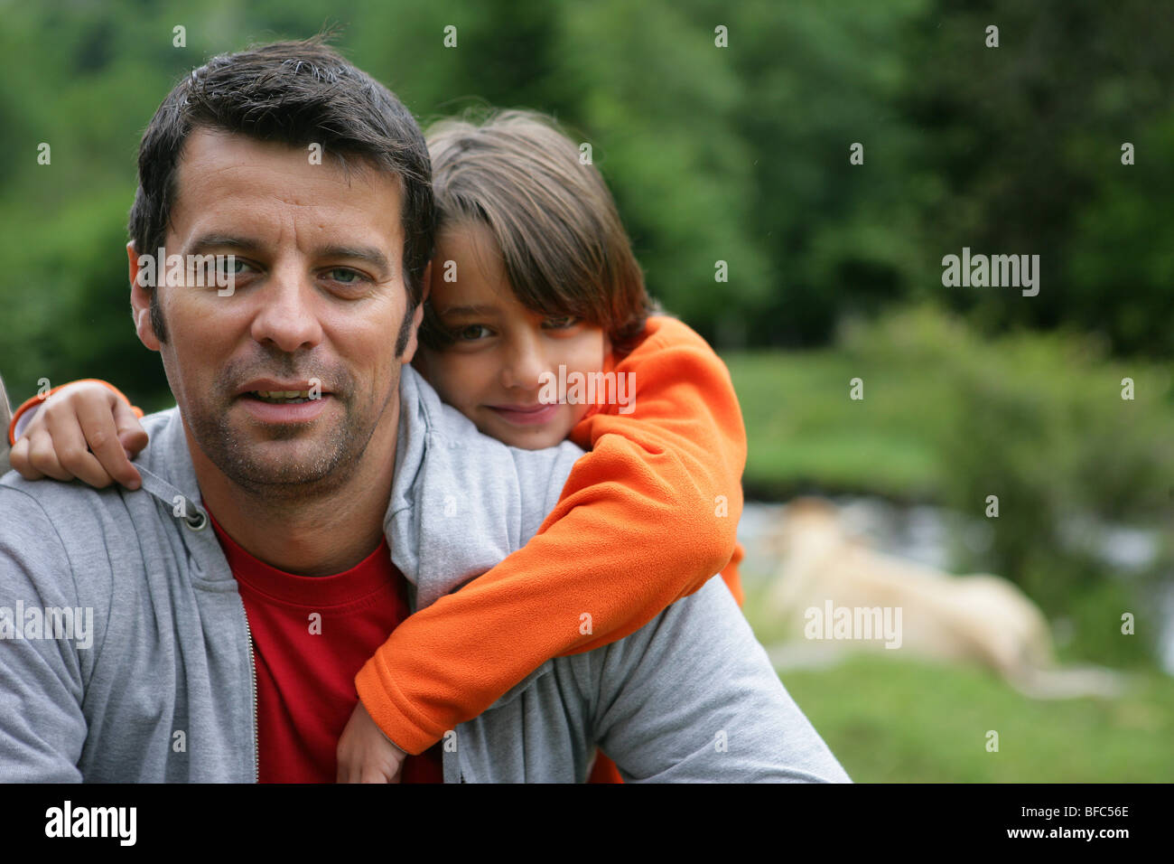 Child hugging father Stock Photo - Alamy