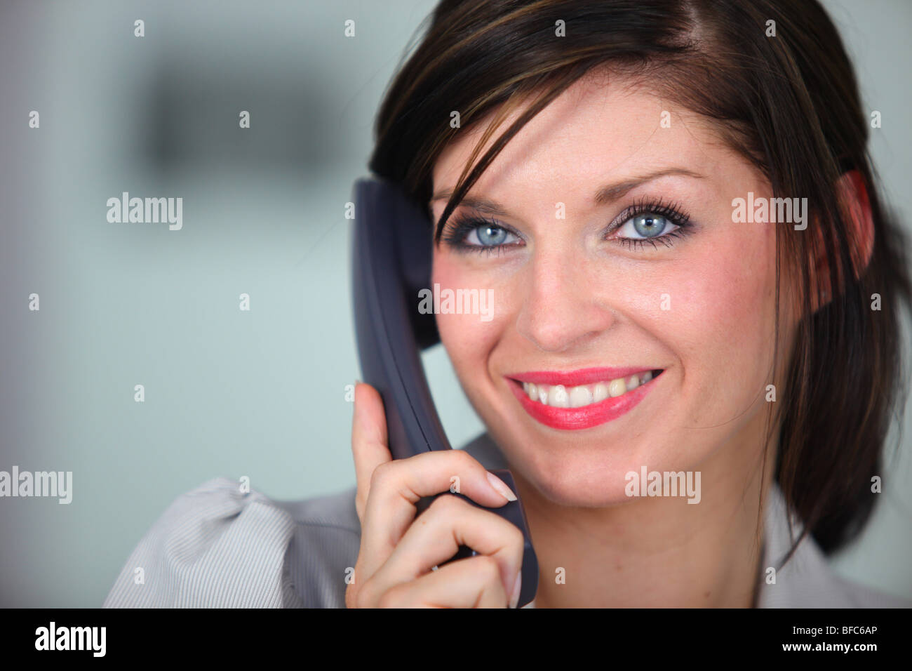 Friendly brunette receptionist Stock Photo - Alamy