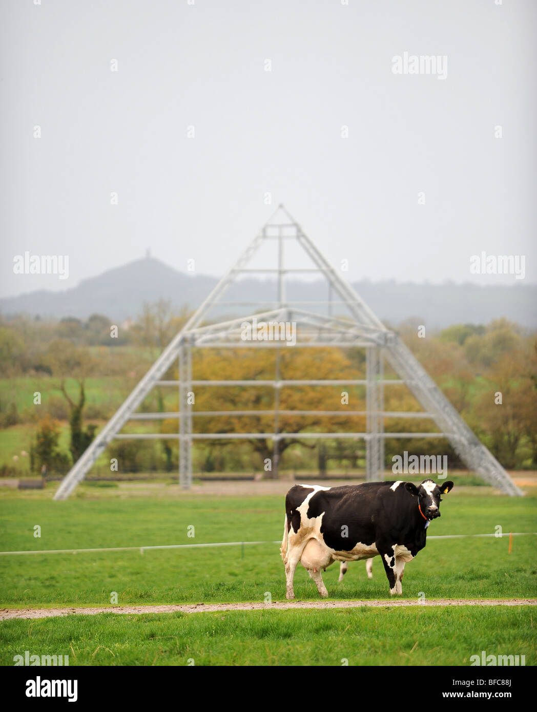 Pyramid stage glastonbury hi-res stock photography and images - Alamy