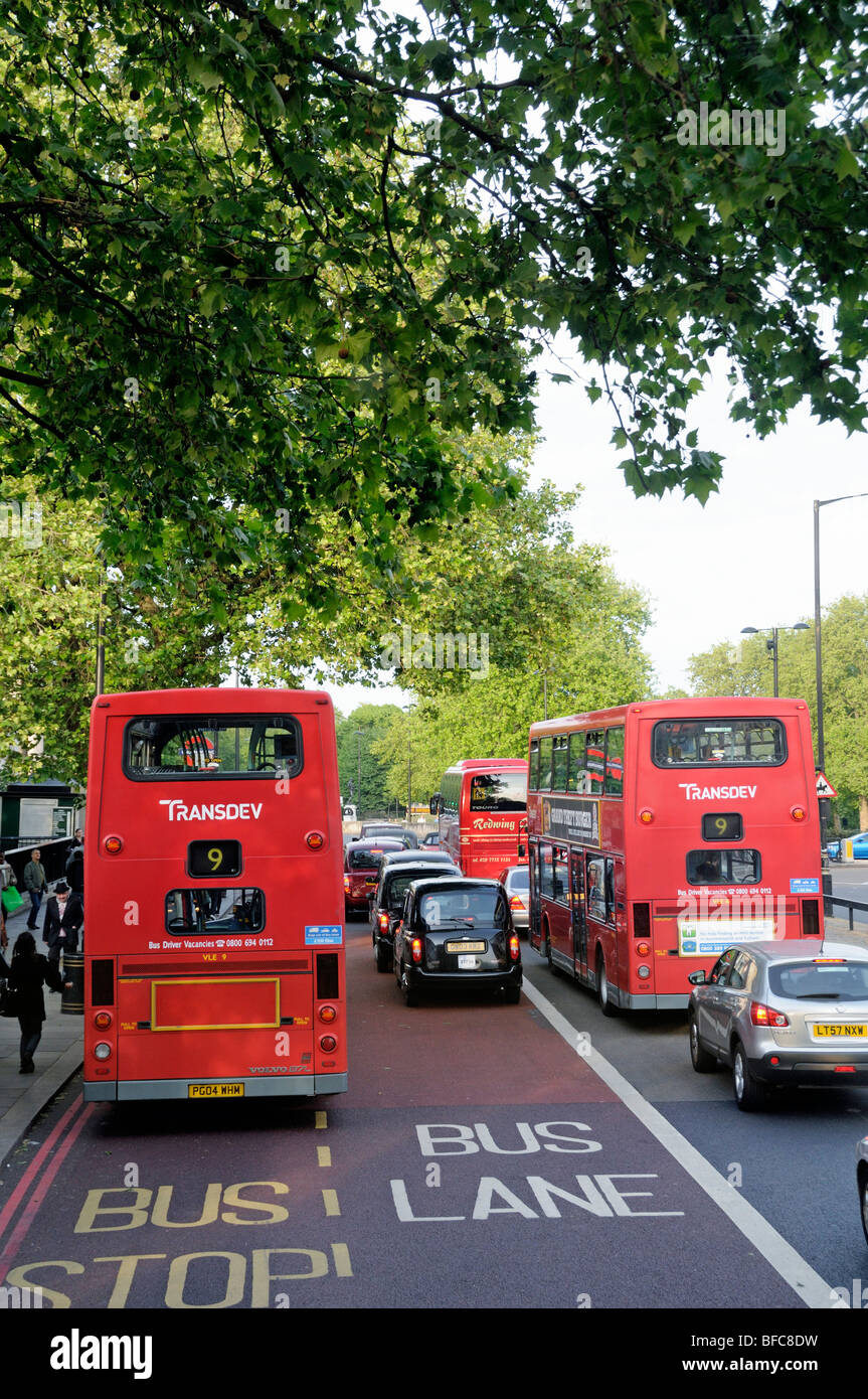 Buses from behind, Knightsbridge, Hyde Park Corner, London England UK ...