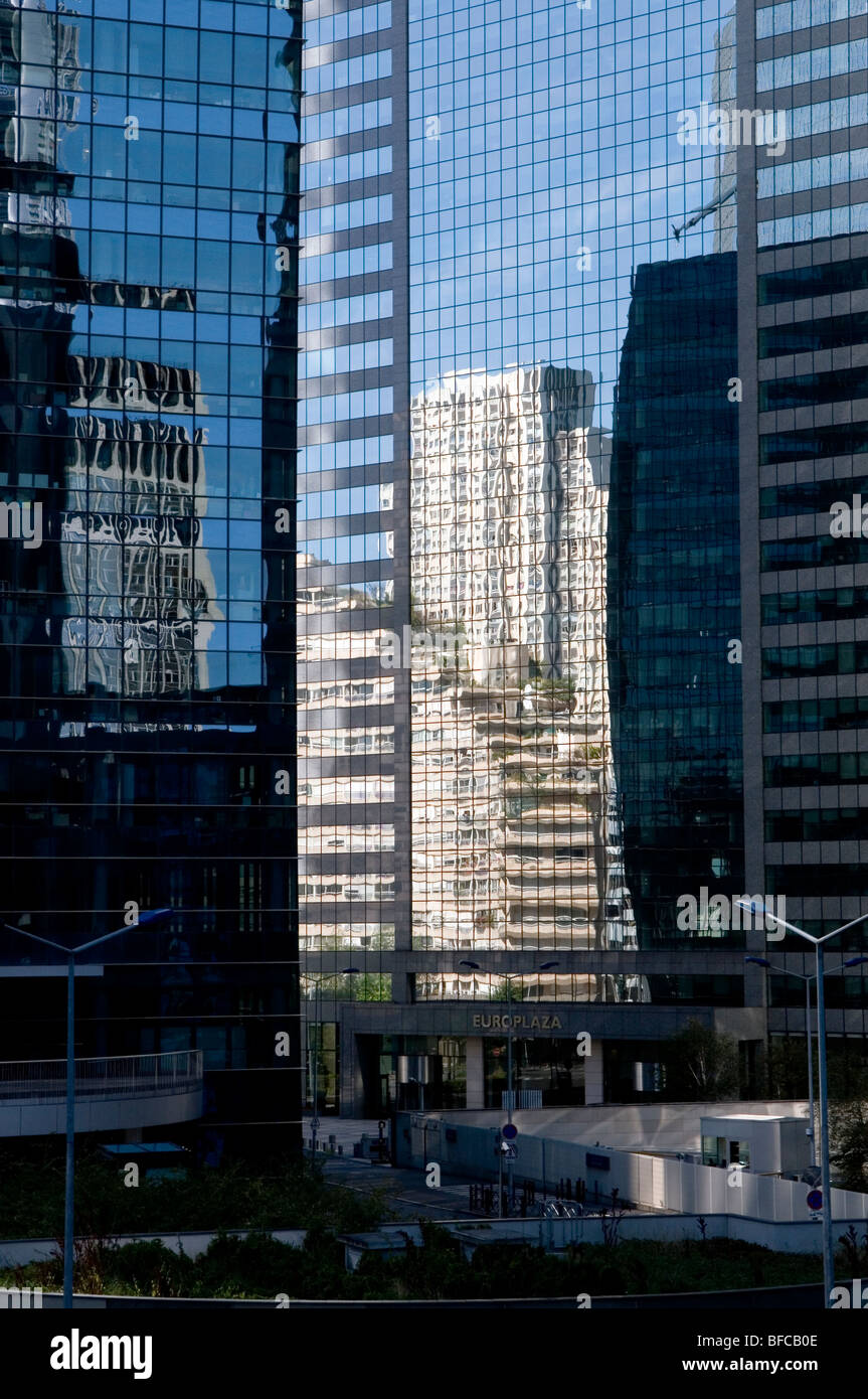 Skyscraper la defense hi-res stock photography and images - Alamy