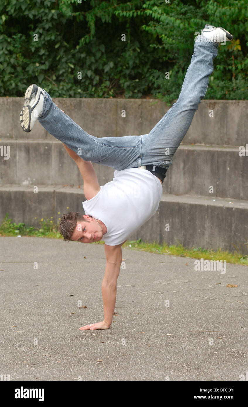 Dynamic dance hi-res stock photography and images - Alamy