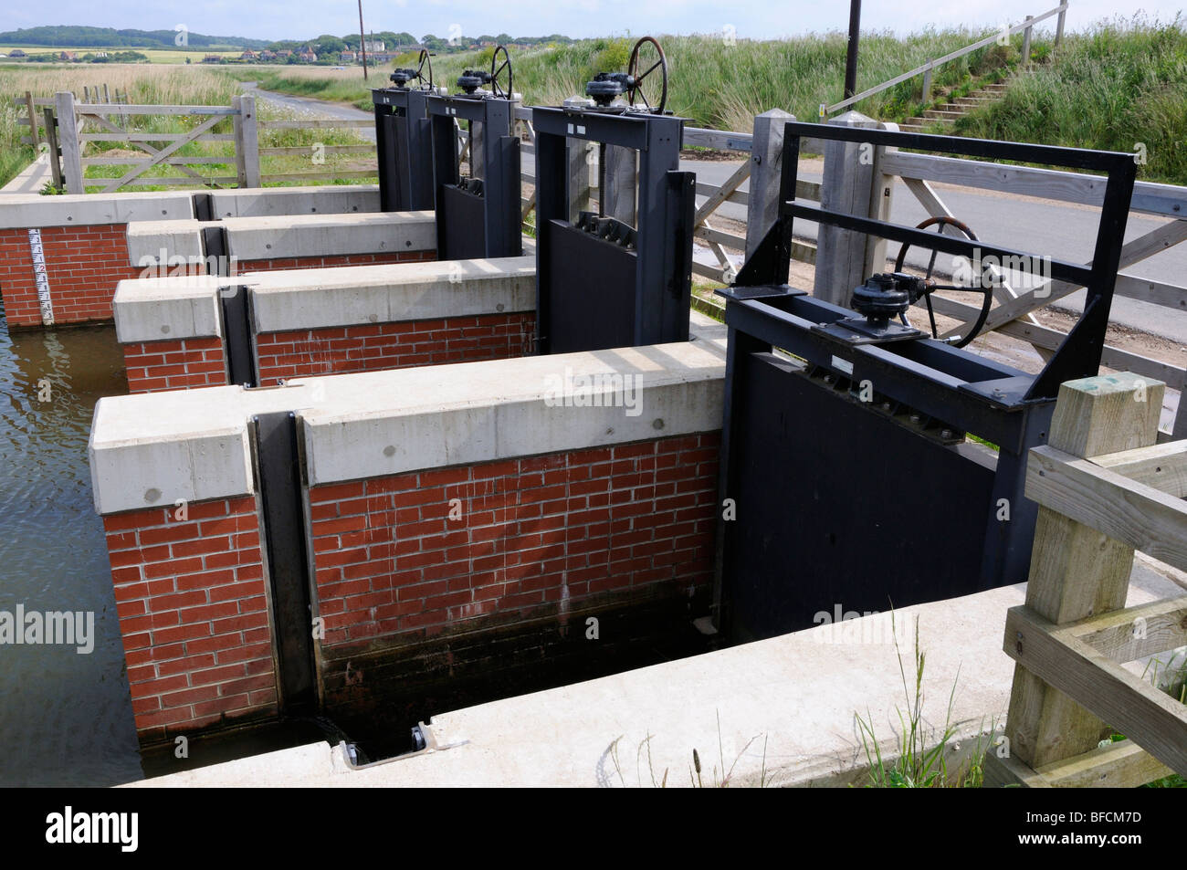 New sluice gate hi-res stock photography and images - Alamy