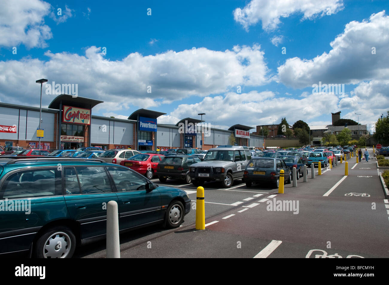 open air busy car park with very few spare spaces Stock Photo - Alamy