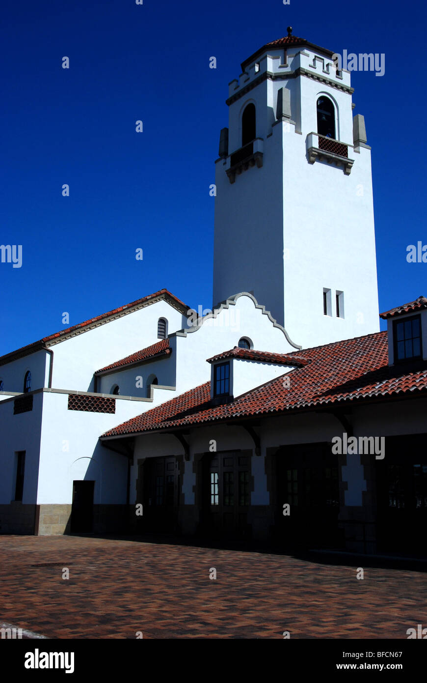 Retired railroad depot hi-res stock photography and images - Alamy