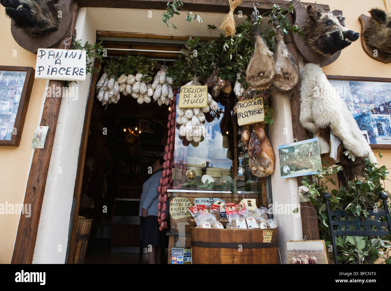 Deli shop front hi-res stock photography and images - Alamy