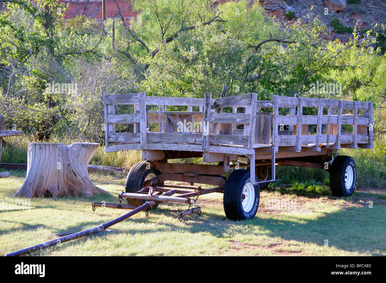 Old farm cart hi-res stock photography and images - Alamy