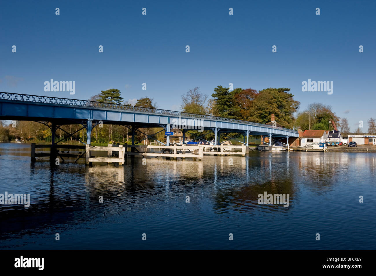 The thames at cookham hi-res stock photography and images - Alamy