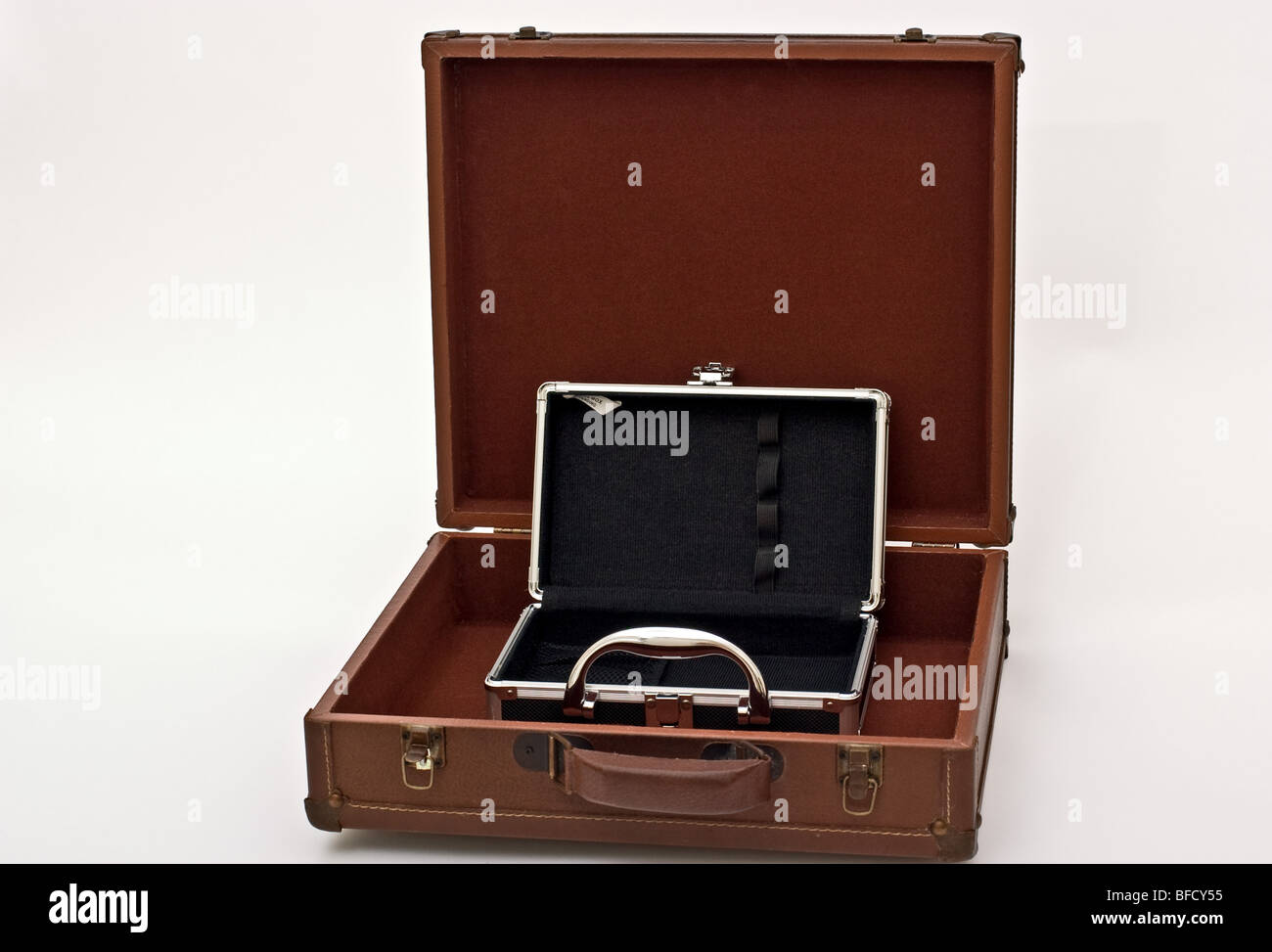 Latches hi-res stock photography and images - Alamy