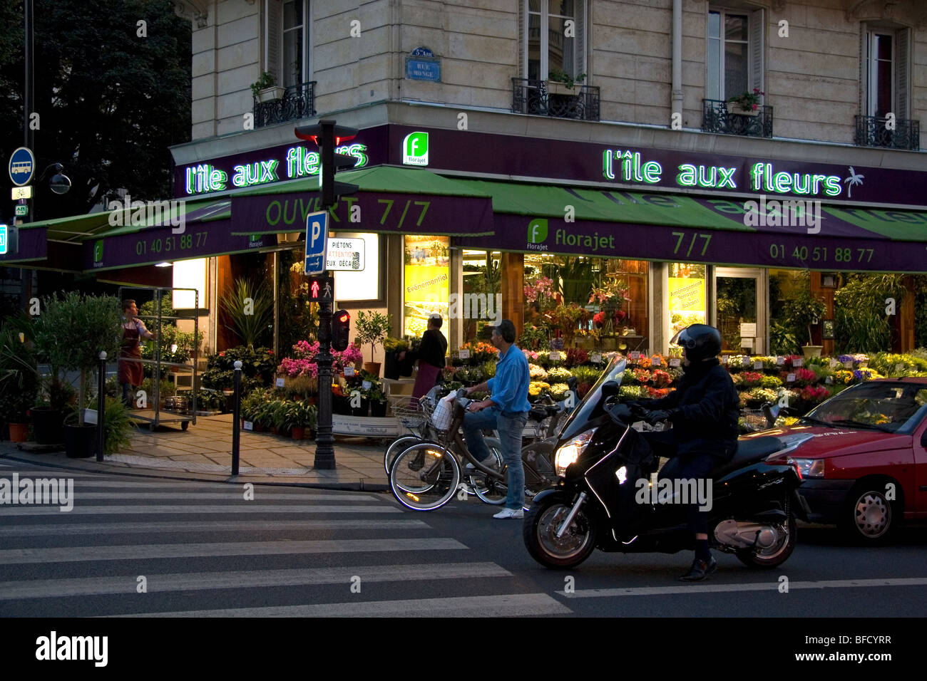 French flower shop hi-res stock photography and images - Alamy