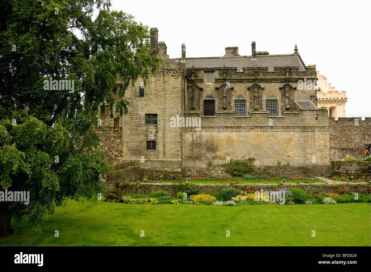 Queen anne garden stirling castle hi-res stock photography and images ...