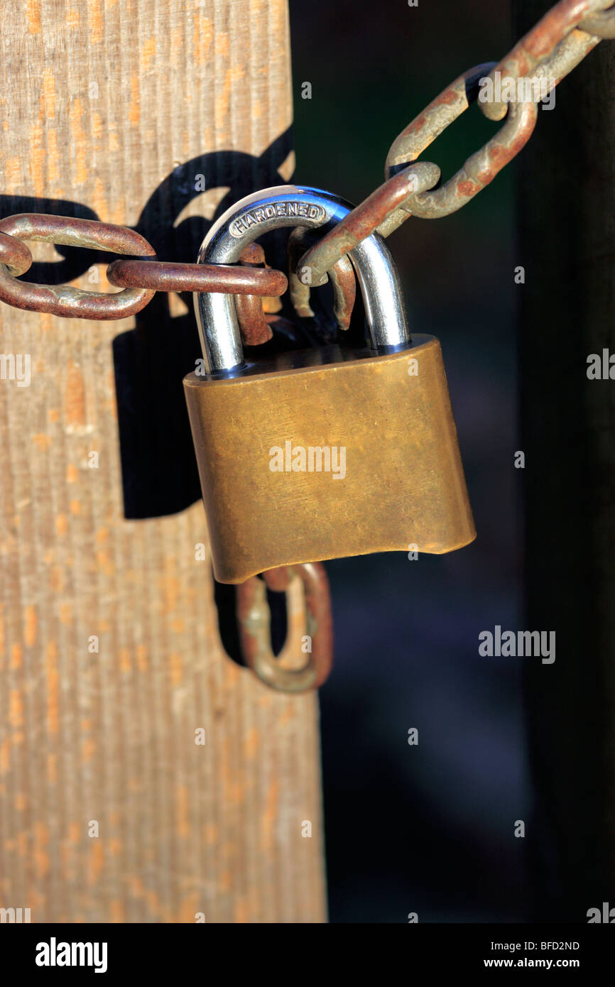 Padlock on gate hi-res stock photography and images - Alamy