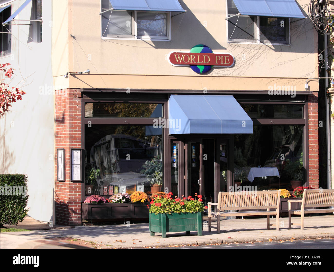 Bridgehampton restaurant pizza popular hi-res stock photography and ...