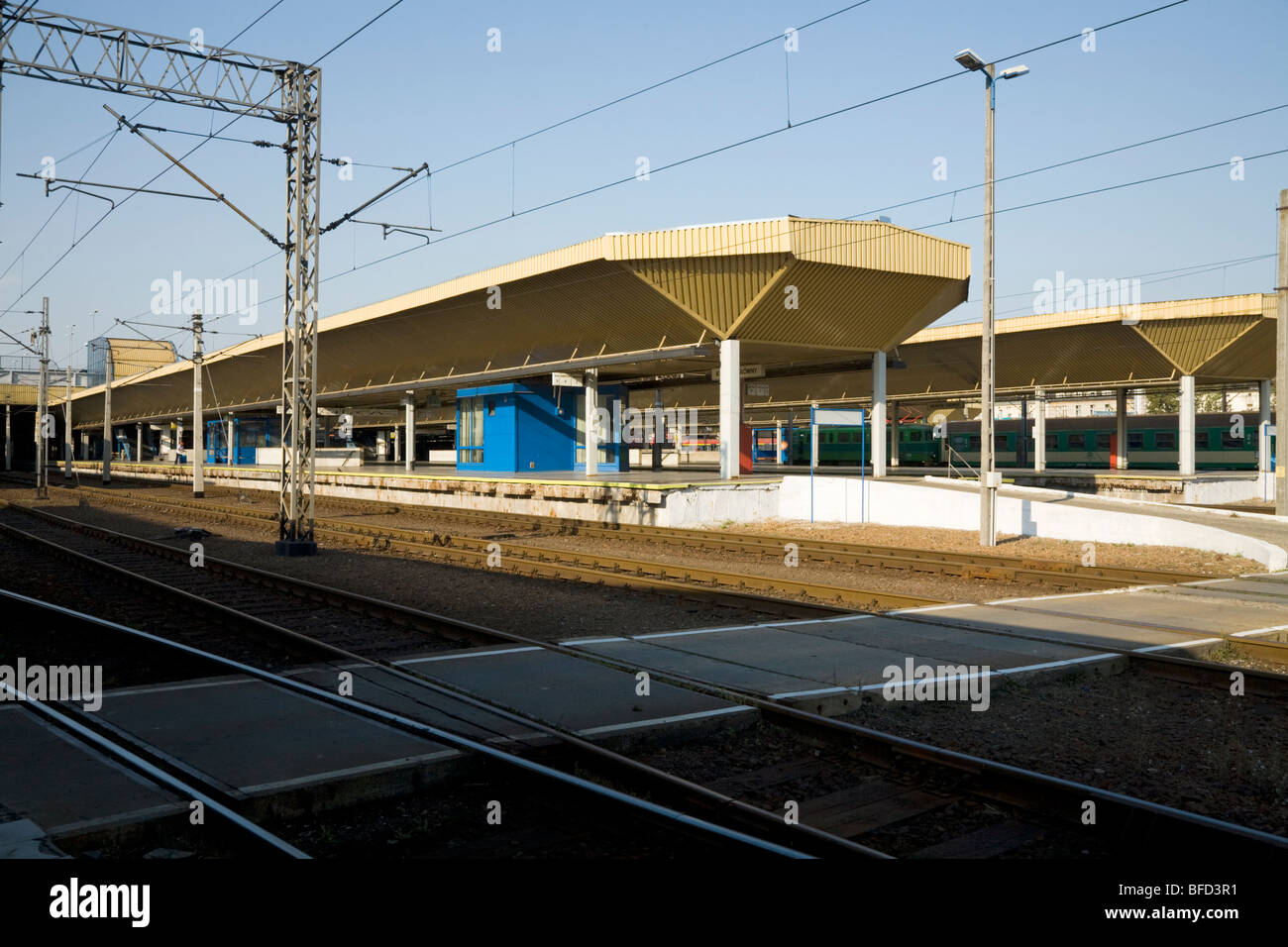 Train platforms & rail tracks – with a wooden crossing point for ...