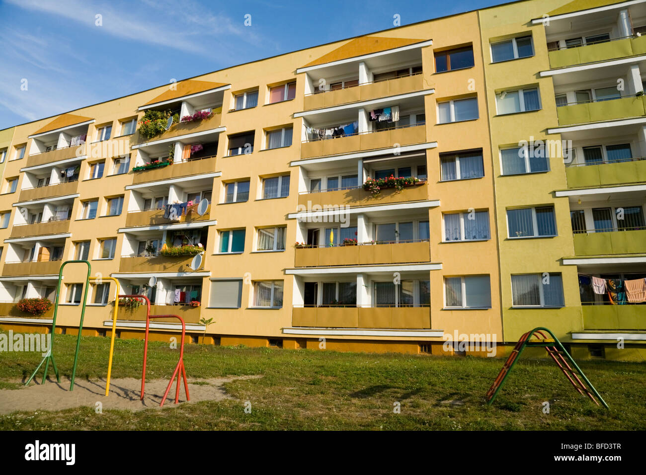 Poland blocks high rise flats hi-res stock photography and images - Alamy