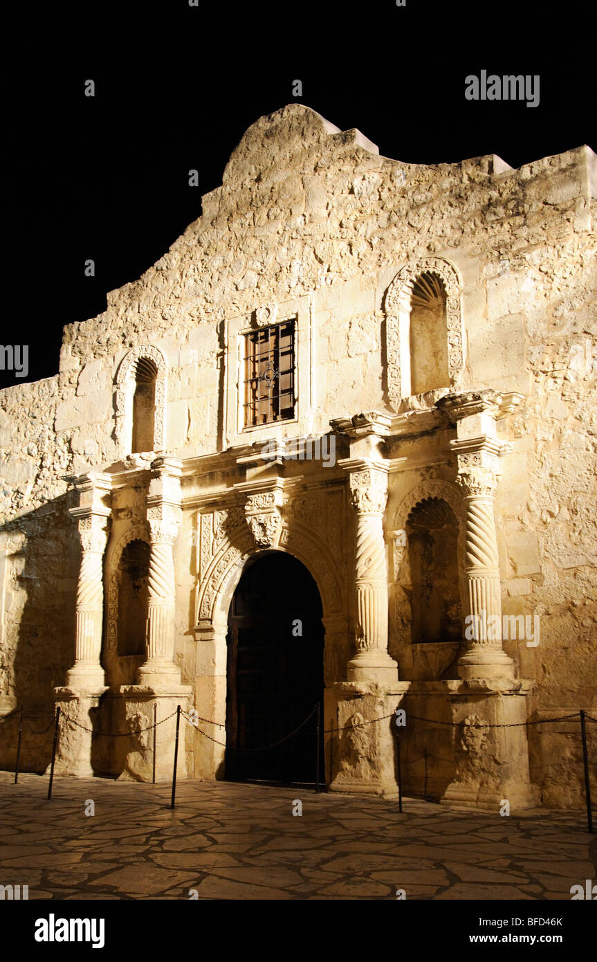 The alamo at night hi-res stock photography and images - Alamy