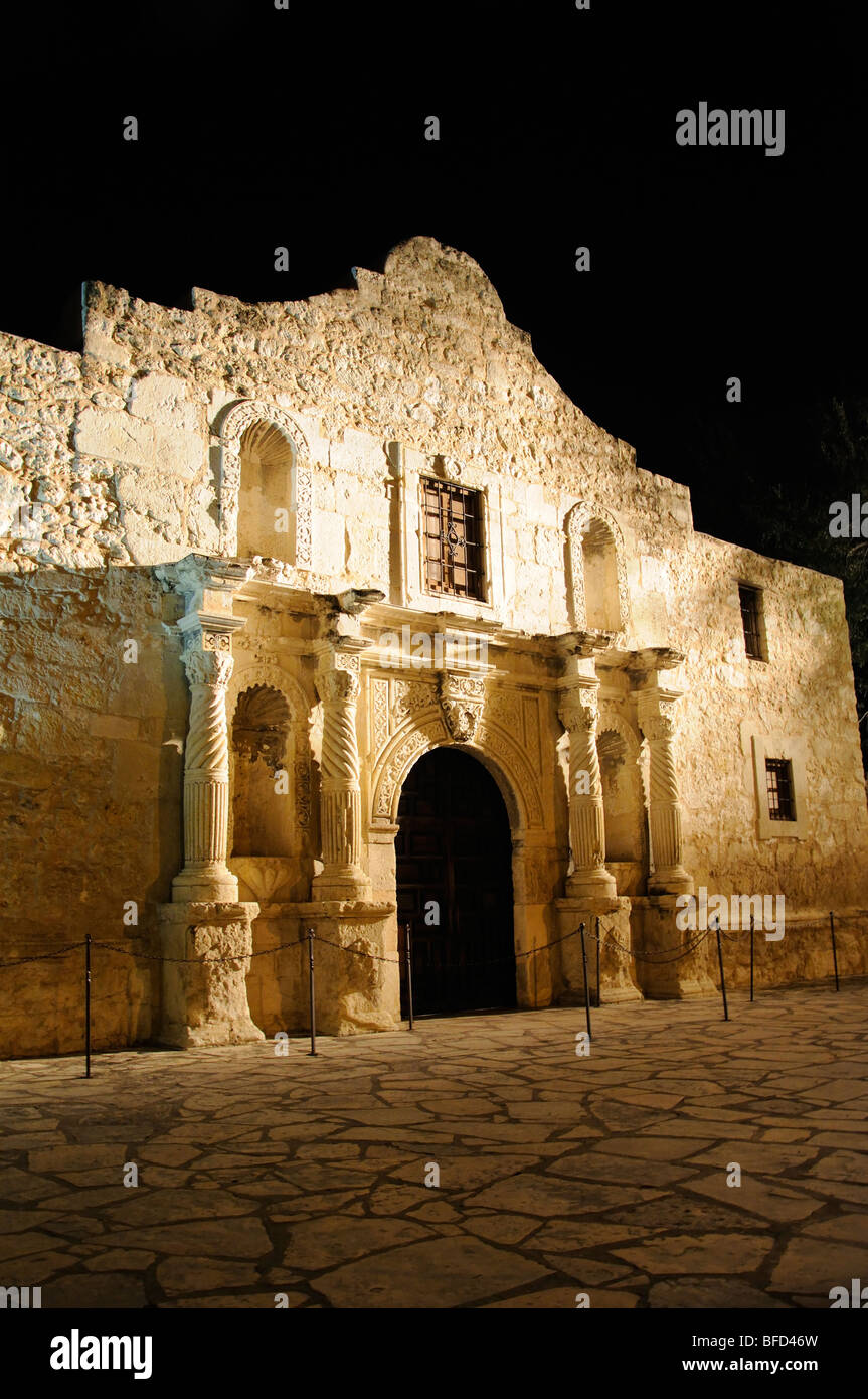 The alamo at night hi-res stock photography and images - Alamy